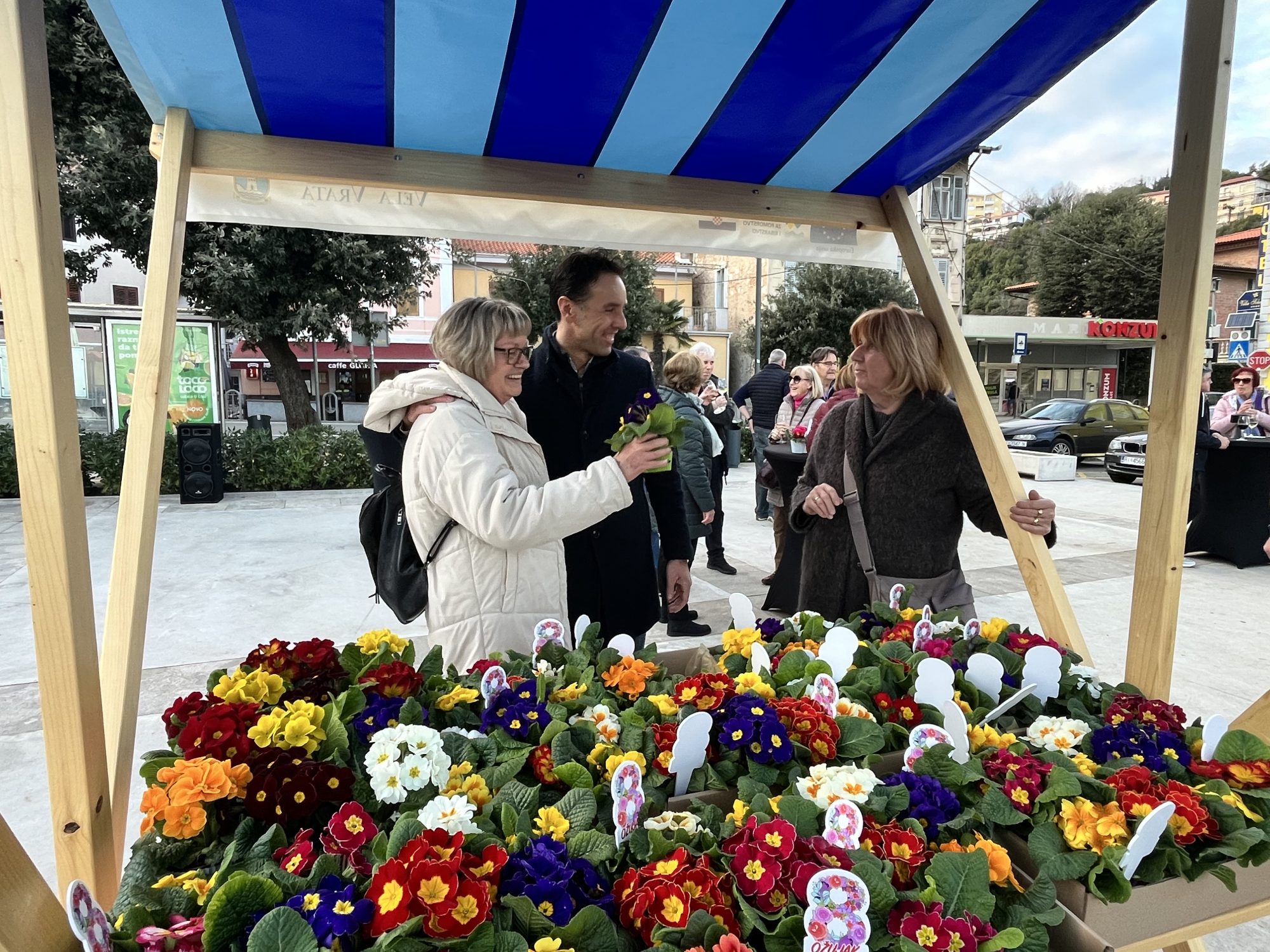 Rožice i vino za Dan žena u Iki | Grad Opatija